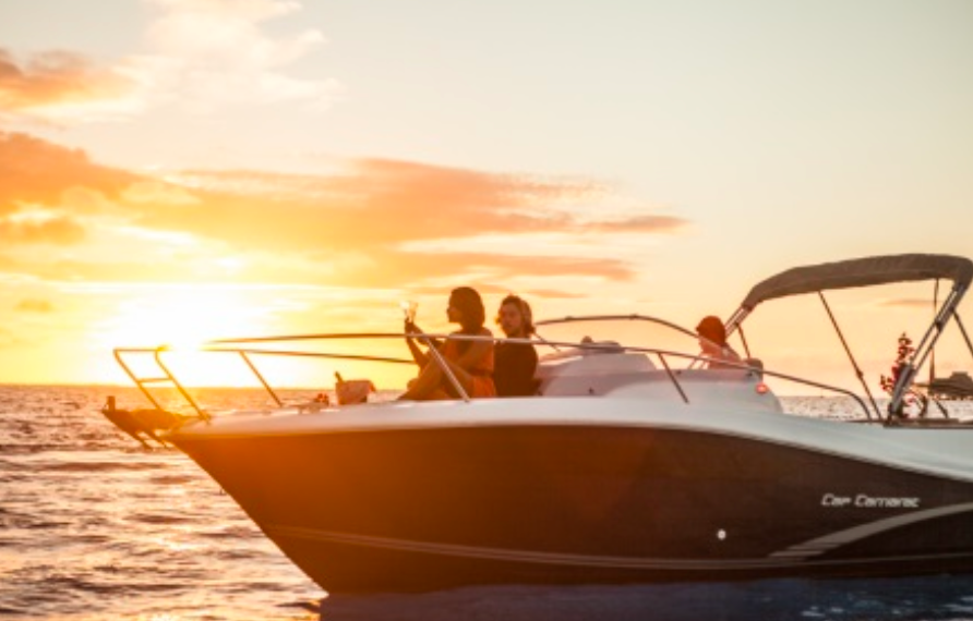 Private Sunset Cruise & Romantic Dinner - Bora Bora